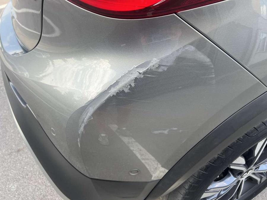 Grey Infiniti QX30 2017 in Taurage, with an engine capacity of 2.14 L and mileage of 176 thousand km for 8200 €, photo 16 on AUTOMOTO.COM.LV