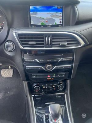 Grey Infiniti QX30 2017 in Taurage, with an engine capacity of 2.14 L and mileage of 176 thousand km for 8200 €, photo 23 on AUTOMOTO.COM.LV