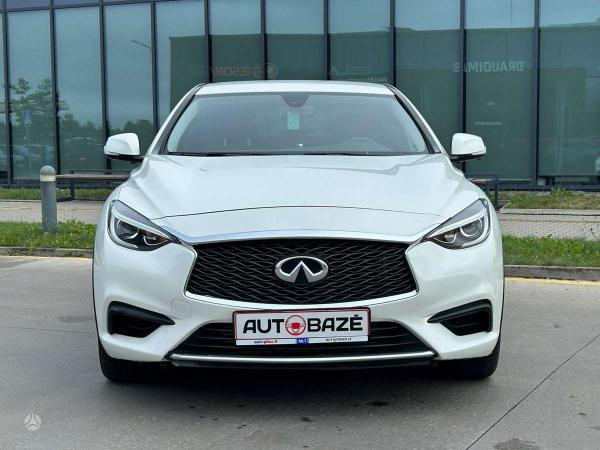 Белый Инфинити QX30 2017 в Шяуляй, объемом двигателя 2.00 л и пробегом 56 тыс. км за 11500 €, фото 3 на AUTOMOTO.COM.LV