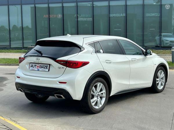 Инфинити QX30 2019 в Шяуляй на AUTOMOTO.COM.LV Белый Инфинити QX30 2019 в Шяуляй, объемом двигателя 2.00 л и пробегом 56 тыс. км за 11950 €, фото 5 на AUTOMOTO.COM.LV