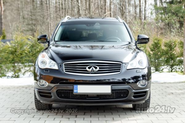 Black Infiniti QX50 2015 in Parnu, with an engine capacity of 3.00 L and mileage of 159 thousand km for 11800 €, photo 4 on AUTOMOTO.COM.LV