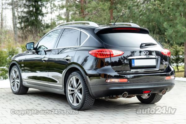 Black Infiniti QX50 2015 in Parnu, with an engine capacity of 3.00 L and mileage of 159 thousand km for 11800 €, photo 8 on AUTOMOTO.COM.LV