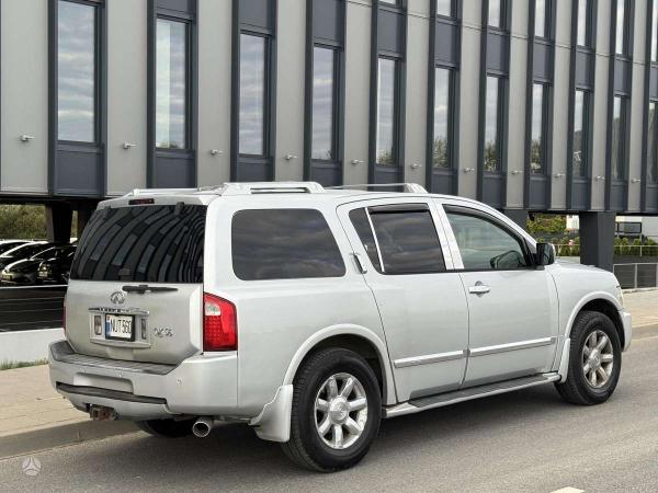 Grey Infiniti QX56 2005 in Vilnius, with an engine capacity of 5.60 L and mileage of 189 thousand km for 5650 €, photo 4 on AUTOMOTO.COM.LV