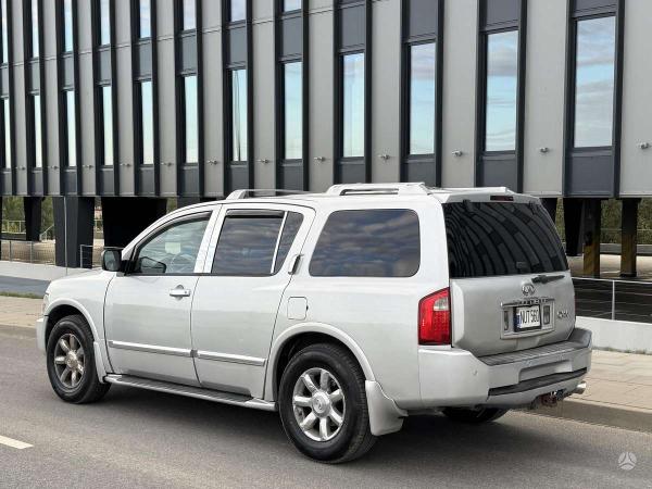 Grey Infiniti QX56 2005 in Vilnius, with an engine capacity of 5.60 L and mileage of 189 thousand km for 5650 €, photo 5 on AUTOMOTO.COM.LV