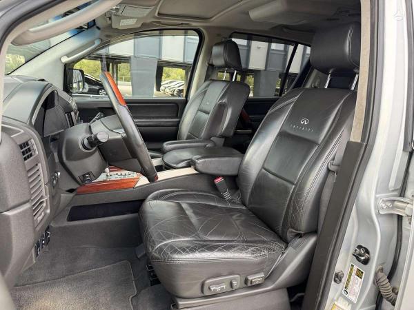 Grey Infiniti QX56 2005 in Vilnius, with an engine capacity of 5.60 L and mileage of 189 thousand km for 5650 €, photo 6 on AUTOMOTO.COM.LV