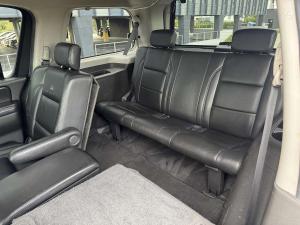 Grey Infiniti QX56 2005 in Vilnius, with an engine capacity of 5.60 L and mileage of 189 thousand km for 5650 €, photo 9 on AUTOMOTO.COM.LV