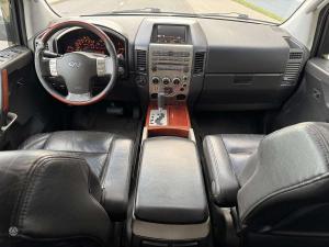 Grey Infiniti QX56 2005 in Vilnius, with an engine capacity of 5.60 L and mileage of 189 thousand km for 5650 €, photo 11 on AUTOMOTO.COM.LV