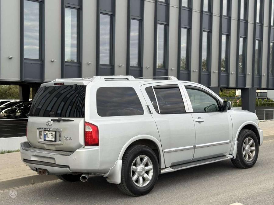 Grey Infiniti QX56 2005 in Vilnius, with an engine capacity of 5.60 L and mileage of 189 thousand km for 5650 €, photo 4 on AUTOMOTO.COM.LV