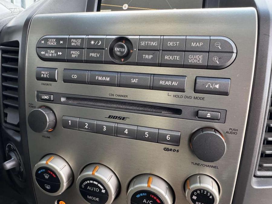 Grey Infiniti QX56 2005 in Vilnius, with an engine capacity of 5.60 L and mileage of 189 thousand km for 5650 €, photo 14 on AUTOMOTO.COM.LV