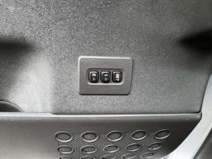 Grey Infiniti QX56 2005 in Vilnius, with an engine capacity of 5.60 L and mileage of 189 thousand km for 5650 €, photo 17 on AUTOMOTO.COM.LV