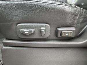 Grey Infiniti QX56 2005 in Vilnius, with an engine capacity of 5.60 L and mileage of 189 thousand km for 5650 €, photo 18 on AUTOMOTO.COM.LV