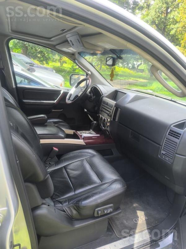 Grey Infiniti QX56 2006 in Riga, with an engine capacity of 5.60 L and mileage of 236 thousand km for 5200 €, photo 4 on AUTOMOTO.COM.LV