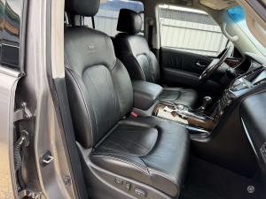 Pelēks Infiniti QX56 2011 Šauļi, ar dzinēja tilpumu 5.55 L un nobraukumu 137 tūkst. km par 7700 €, foto 21 vietnē AUTOMOTO.COM.LV