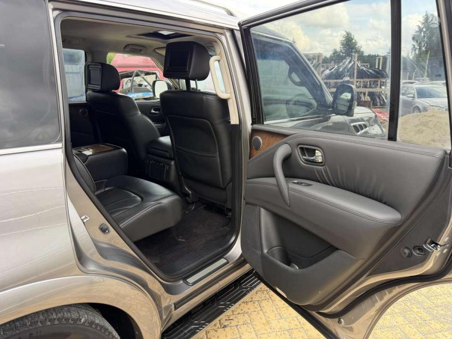 Pelēks Infiniti QX56 2011 Šauļi, ar dzinēja tilpumu 5.55 L un nobraukumu 137 tūkst. km par 7700 €, foto 22 vietnē AUTOMOTO.COM.LV