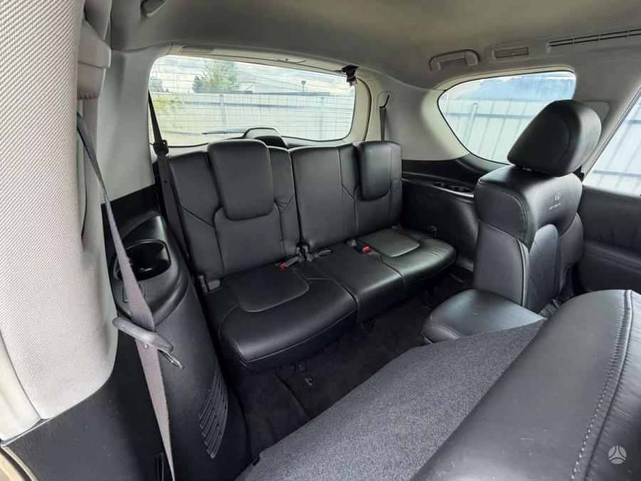 Pelēks Infiniti QX56 2011 Šauļi, ar dzinēja tilpumu 5.55 L un nobraukumu 137 tūkst. km par 7700 €, foto 26 vietnē AUTOMOTO.COM.LV
