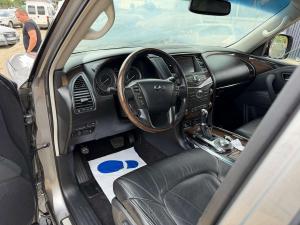 Pelēks Infiniti QX56 2011 Šauļi, ar dzinēja tilpumu 5.55 L un nobraukumu 137 tūkst. km par 7700 €, foto 30 vietnē AUTOMOTO.COM.LV