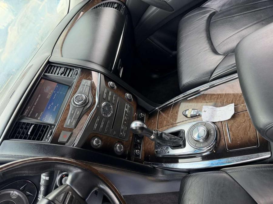 Pelēks Infiniti QX56 2011 Šauļi, ar dzinēja tilpumu 5.55 L un nobraukumu 137 tūkst. km par 7700 €, foto 31 vietnē AUTOMOTO.COM.LV