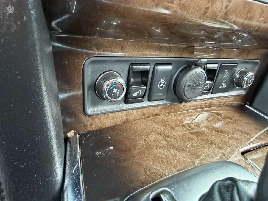 Pelēks Infiniti QX56 2011 Šauļi, ar dzinēja tilpumu 5.55 L un nobraukumu 137 tūkst. km par 7700 €, foto 33 vietnē AUTOMOTO.COM.LV