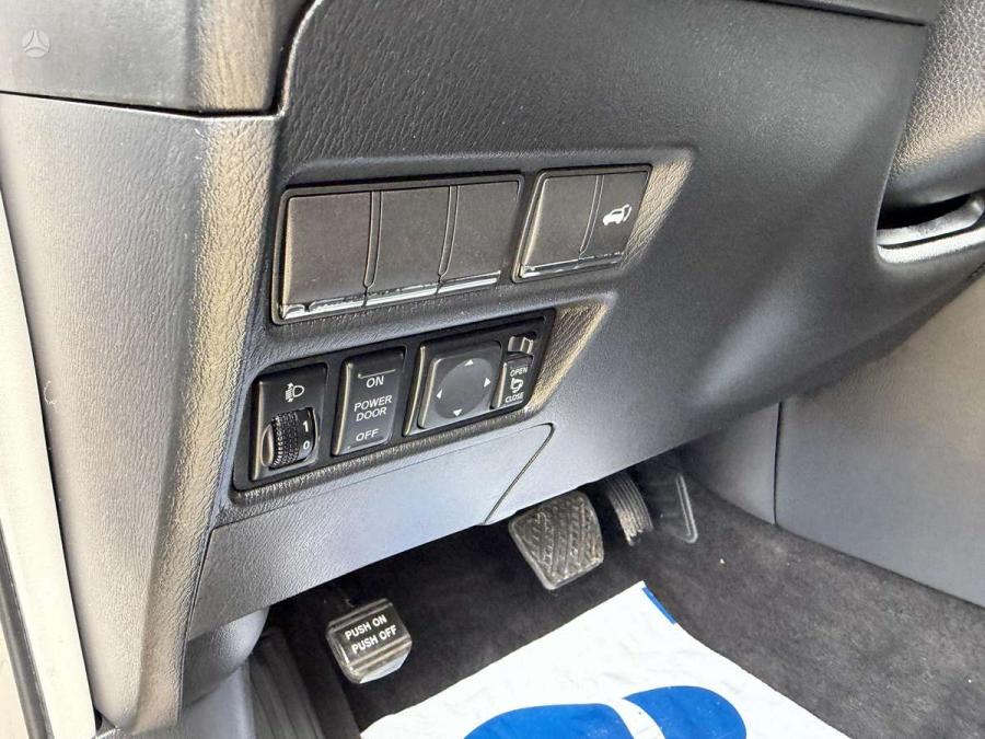 Pelēks Infiniti QX56 2011 Šauļi, ar dzinēja tilpumu 5.55 L un nobraukumu 137 tūkst. km par 7700 €, foto 34 vietnē AUTOMOTO.COM.LV