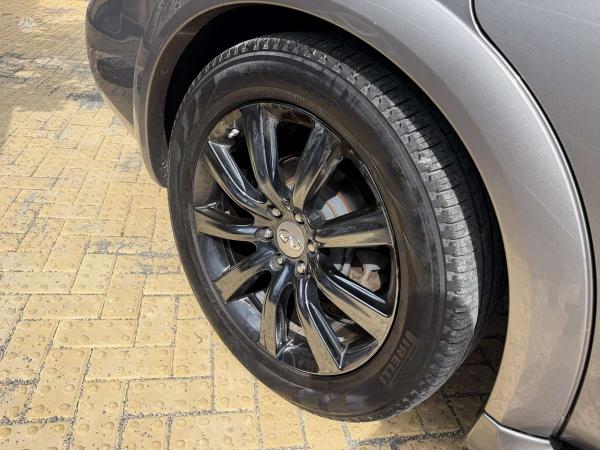 Pelēks Infiniti QX56 2011 Šauļi, ar dzinēja tilpumu 5.55 L un nobraukumu 137 tūkst. km par 7700 €, foto 6 vietnē AUTOMOTO.COM.LV