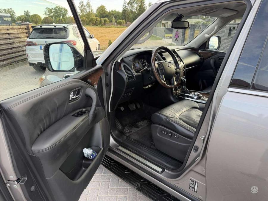 Серый Инфинити QX56 2011 в Шяуляй, объемом двигателя 5.55 л и пробегом 117 тыс. км за 8500 €, фото 25 на AUTOMOTO.COM.LV