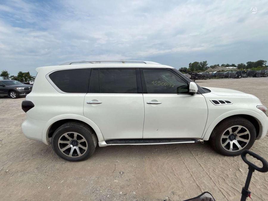 Белый Инфинити QX56 2013 в Паневежис, объемом двигателя 5.60 л и пробегом 370 тыс. км за 9300 €, фото 1 на AUTOMOTO.COM.LV