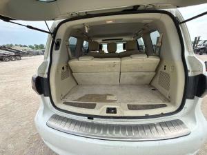 Белый Инфинити QX56 2013 в Паневежис, объемом двигателя 5.60 л и пробегом 370 тыс. км за 9300 €, фото 6 на AUTOMOTO.COM.LV