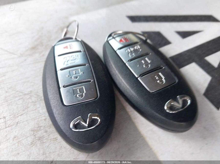 Белый Инфинити QX56 2013 в Паневежис, объемом двигателя 5.60 л и пробегом 370 тыс. км за 9300 €, фото 15 на AUTOMOTO.COM.LV