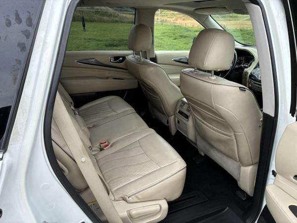White Infiniti QX60 2017 in Telschi, with an engine capacity of 3.50 L and mileage of 170 thousand km for 6500 €, photo 9 on AUTOMOTO.COM.LV