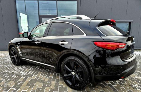 Black Infiniti QX70 2014 in Siauliai, with an engine capacity of 3.70 L and mileage of 160 thousand km for 15700 €, photo 5 on AUTOMOTO.COM.LV