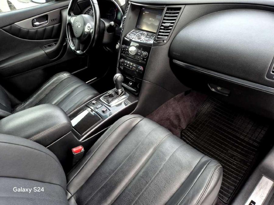 Melns Infiniti QX70 2014 Šauļi, ar dzinēja tilpumu 3.70 L un nobraukumu 160 tūkst. km par 14900 €, foto 16 vietnē AUTOMOTO.COM.LV