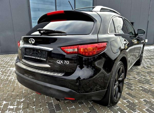 Black Infiniti QX70 2014 in Siauliai, with an engine capacity of 3.70 L and mileage of 160 thousand km for 13990 €, photo 7 on AUTOMOTO.COM.LV