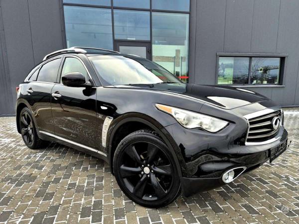 Black Infiniti QX70 2014 in Siauliai, with an engine capacity of 3.70 L and mileage of 160 thousand km for 13990 €, photo 1 on AUTOMOTO.COM.LV