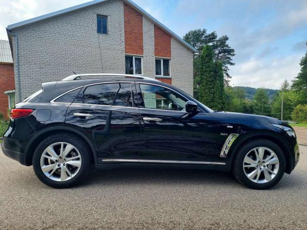 Melns Infiniti QX70 2015 Ignalina, ar dzinēja tilpumu 3.00 L un nobraukumu 96 tūkst. km par 9950 €, foto 7 vietnē AUTOMOTO.COM.LV
