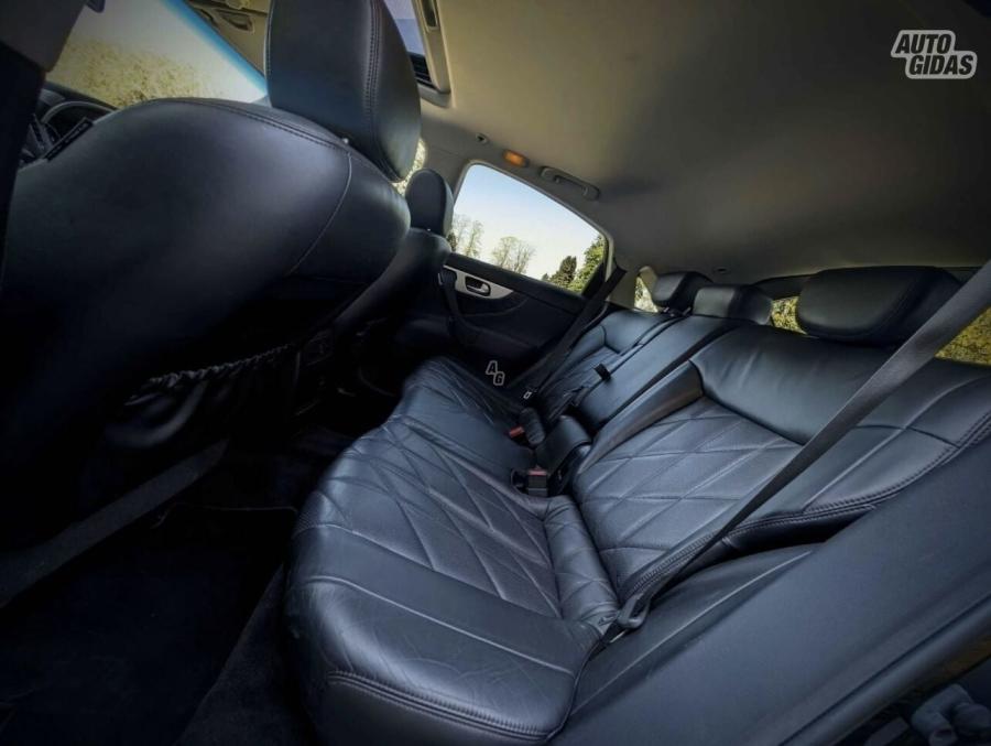 Melns Infiniti QX70 2016 Kauņa, ar dzinēja tilpumu 3.00 L un nobraukumu 140 tūkst. km par 6600 €, foto 13 vietnē AUTOMOTO.COM.LV