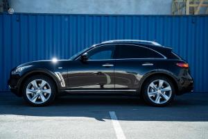 Black Infiniti QX70 2016 in Riga, with an engine capacity of 0.00 L and mileage of 281 thousand km for 11900 €, photo  on AUTOMOTO.COM.LV