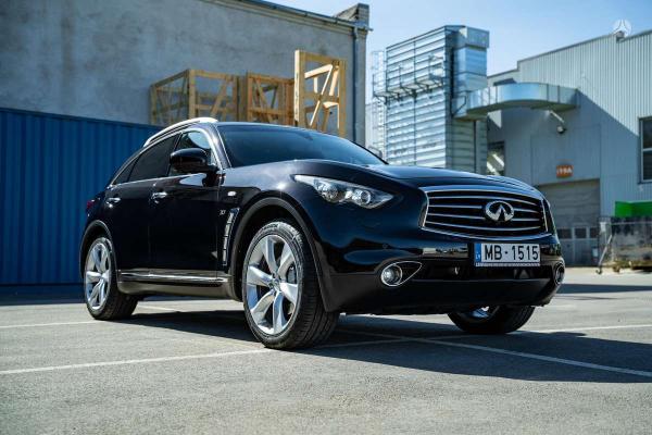 Black Infiniti QX70 2016 in Riga, with an engine capacity of 0.00 L and mileage of 281 thousand km for 11900 €, photo 2 on AUTOMOTO.COM.LV