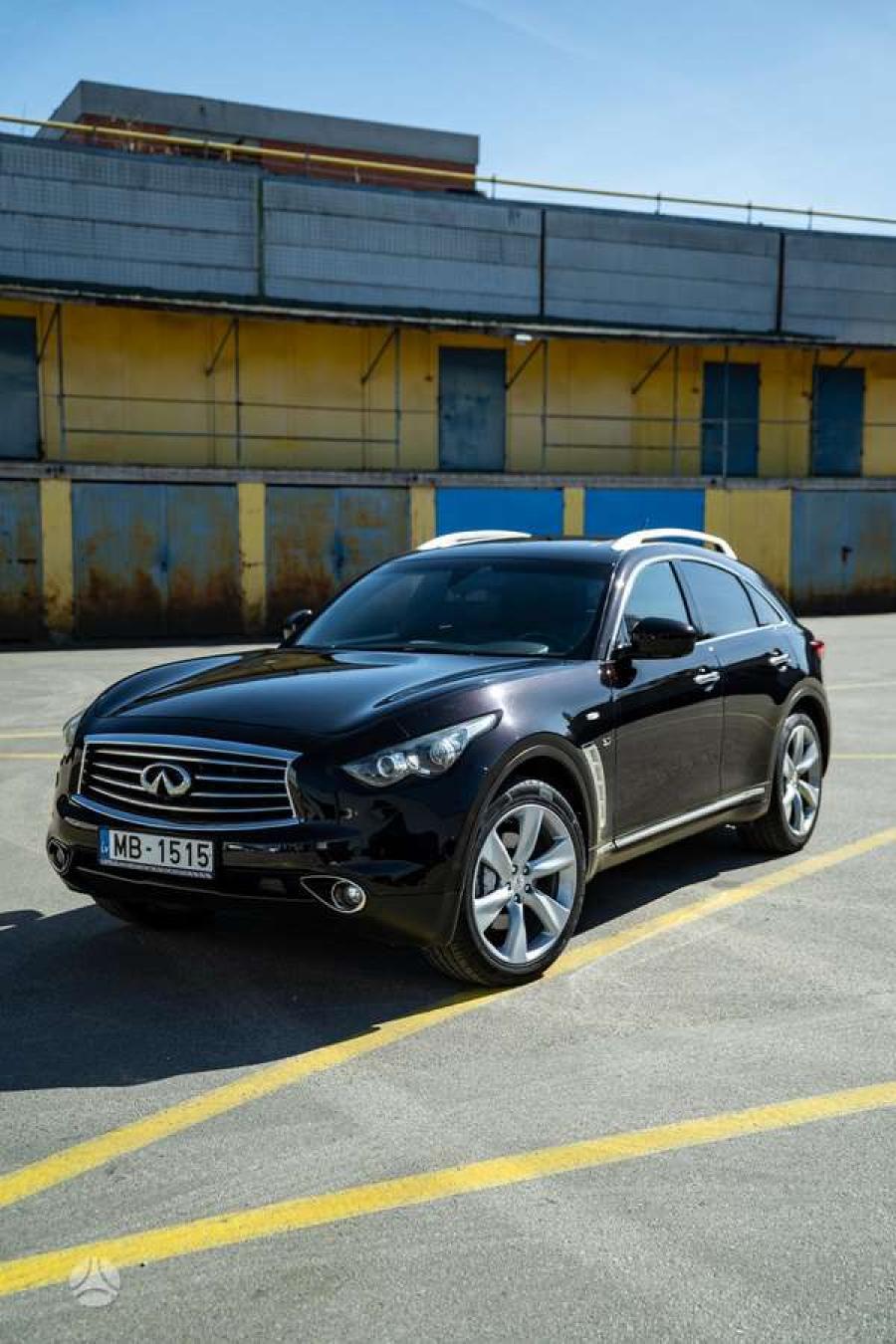 Черный Инфинити QX70 2016 в Рига, объемом двигателя 0.00 л и пробегом 281 тыс. км за 11900 €, фото 6 на AUTOMOTO.COM.LV
