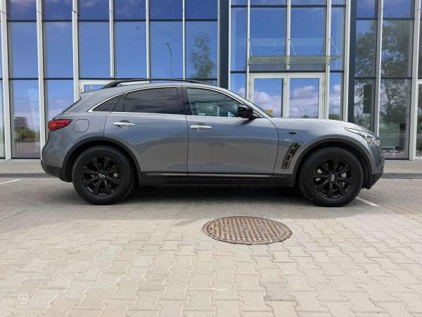 Pelēks Infiniti QX70 2015 Viļņa, ar dzinēja tilpumu 3.00 L un nobraukumu 163 tūkst. km par 9750 €, foto 2 vietnē AUTOMOTO.COM.LV