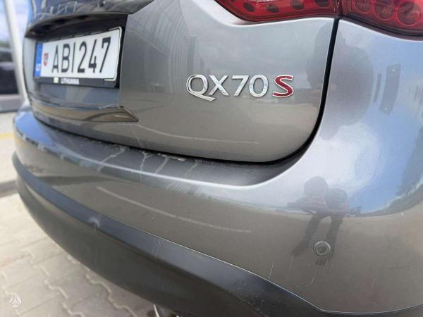 Pelēks Infiniti QX70 2015 Viļņa, ar dzinēja tilpumu 3.00 L un nobraukumu 163 tūkst. km par 9750 €, foto 9 vietnē AUTOMOTO.COM.LV