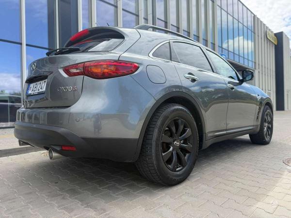 Pelēks Infiniti QX70 2015 Viļņa, ar dzinēja tilpumu 3.00 L un nobraukumu 163 tūkst. km par 9750 €, foto 10 vietnē AUTOMOTO.COM.LV
