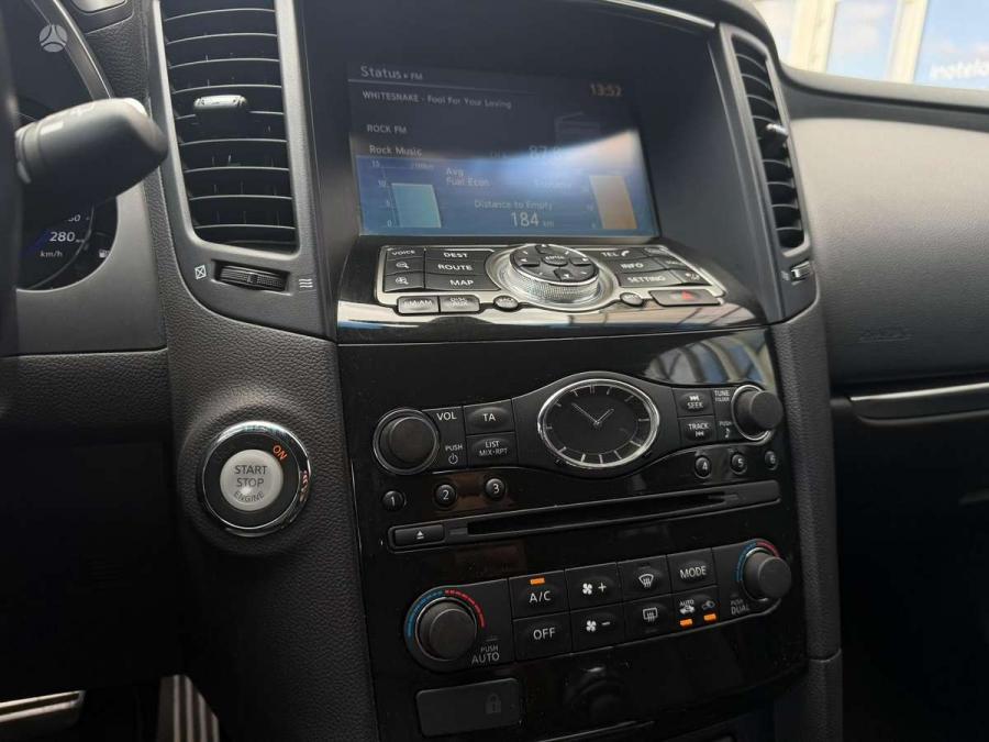 Pelēks Infiniti QX70 2015 Viļņa, ar dzinēja tilpumu 3.00 L un nobraukumu 163 tūkst. km par 9750 €, foto 13 vietnē AUTOMOTO.COM.LV