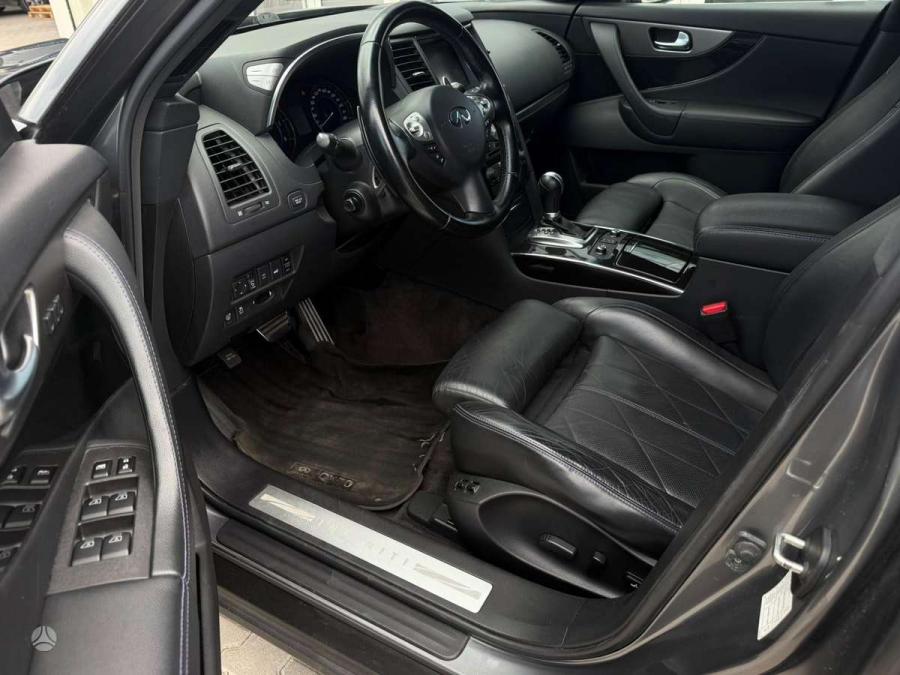 Pelēks Infiniti QX70 2015 Viļņa, ar dzinēja tilpumu 3.00 L un nobraukumu 163 tūkst. km par 9750 €, foto 16 vietnē AUTOMOTO.COM.LV