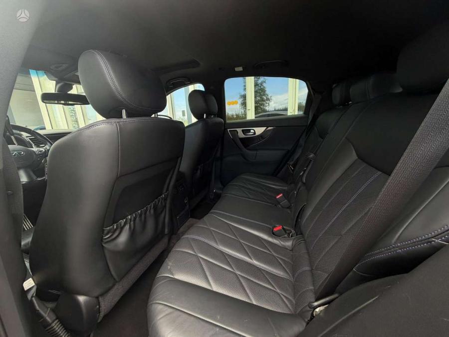 Pelēks Infiniti QX70 2015 Viļņa, ar dzinēja tilpumu 3.00 L un nobraukumu 163 tūkst. km par 9750 €, foto 17 vietnē AUTOMOTO.COM.LV