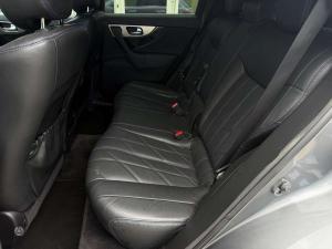 Pelēks Infiniti QX70 2015 Viļņa, ar dzinēja tilpumu 3.00 L un nobraukumu 163 tūkst. km par 9750 €, foto 18 vietnē AUTOMOTO.COM.LV