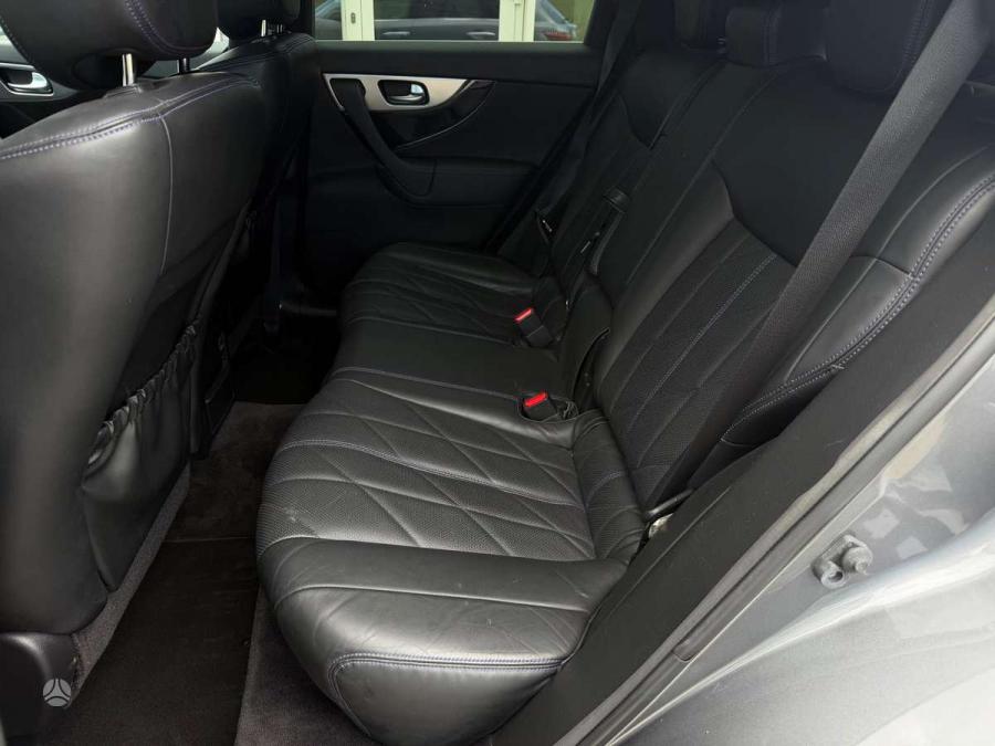 Pelēks Infiniti QX70 2015 Viļņa, ar dzinēja tilpumu 3.00 L un nobraukumu 163 tūkst. km par 9750 €, foto 18 vietnē AUTOMOTO.COM.LV