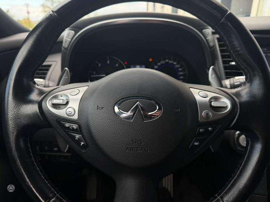 Pelēks Infiniti QX70 2015 Viļņa, ar dzinēja tilpumu 3.00 L un nobraukumu 163 tūkst. km par 9750 €, foto 20 vietnē AUTOMOTO.COM.LV