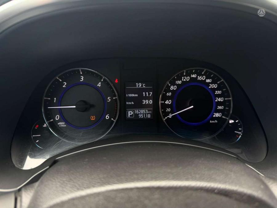 Pelēks Infiniti QX70 2015 Viļņa, ar dzinēja tilpumu 3.00 L un nobraukumu 163 tūkst. km par 9750 €, foto 24 vietnē AUTOMOTO.COM.LV