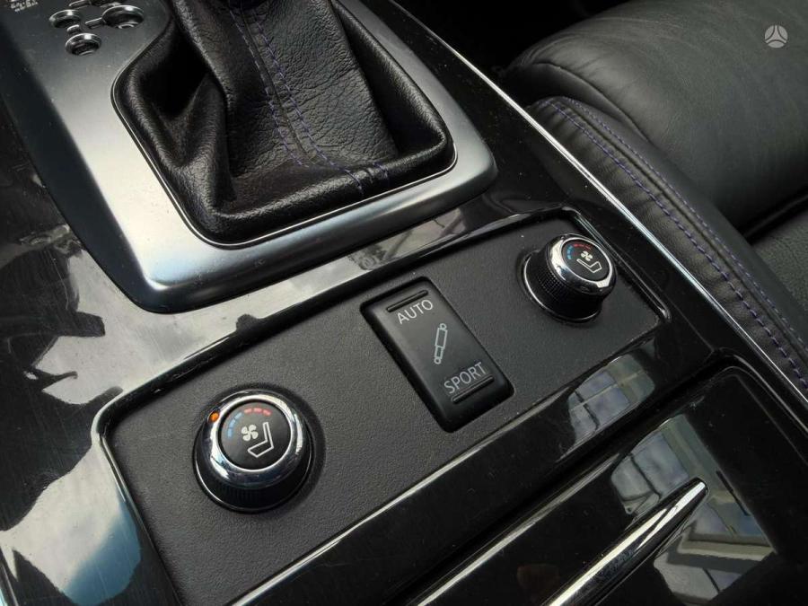 Pelēks Infiniti QX70 2015 Viļņa, ar dzinēja tilpumu 3.00 L un nobraukumu 163 tūkst. km par 9750 €, foto 32 vietnē AUTOMOTO.COM.LV