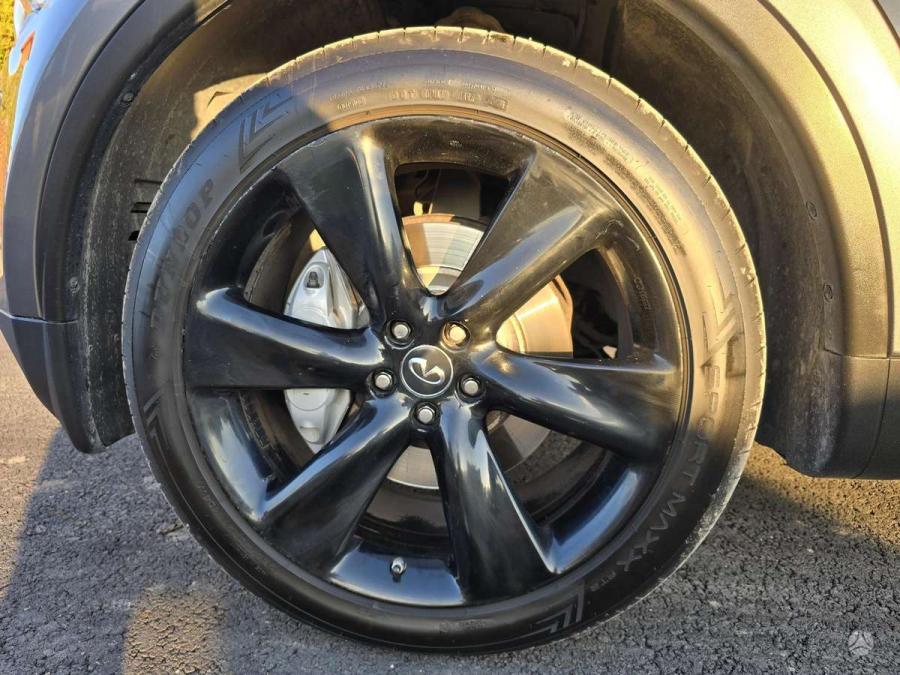 Pelēks Infiniti QX70 2015 Viļņa, ar dzinēja tilpumu 3.00 L un nobraukumu 163 tūkst. km par 9750 €, foto 40 vietnē AUTOMOTO.COM.LV
